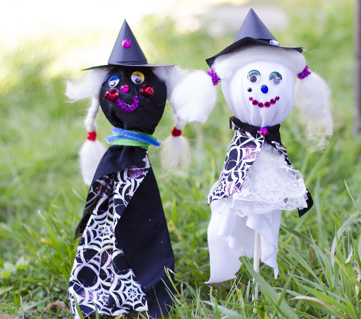 Kids Halloween crafts - spooky puppets - Kiwi Families