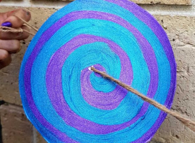 How to Make a Paper Plate Spinner Toy - Kiwi Families