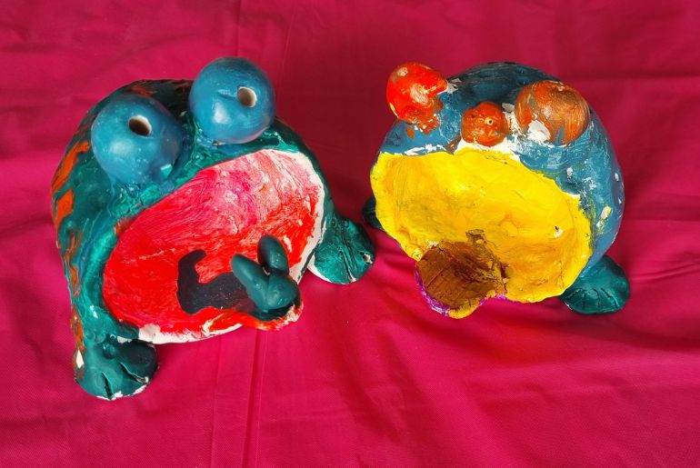 Painted Clay Frogs - Kiwi Families