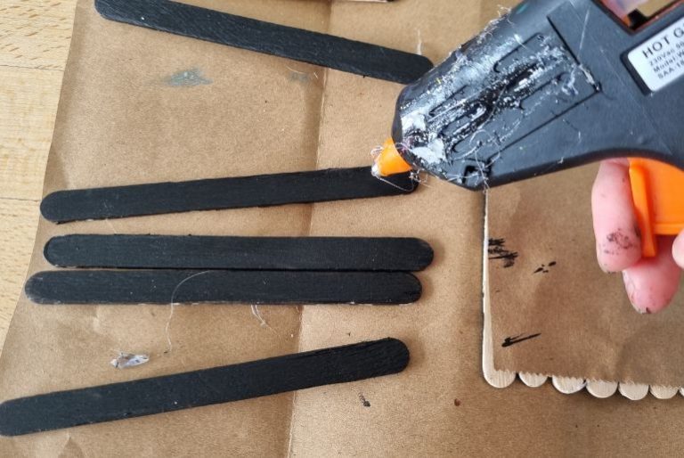 Spider Iceblock Stick Craft - Kiwi Families